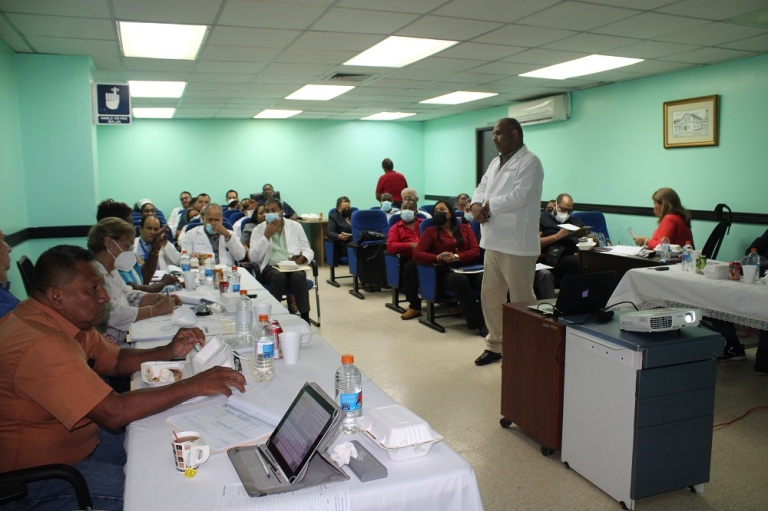 Comisión de Salud de la JD inicia gira en instalaciones de la CSS en ...