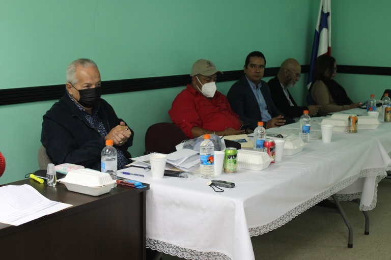 Comisión de Salud de la JD inicia gira en instalaciones de la CSS en ...