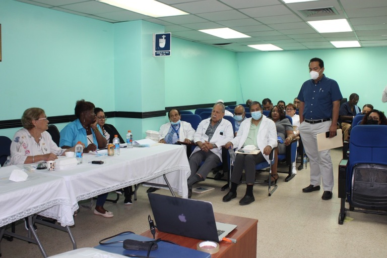 Comisión de Salud de la JD inicia gira en instalaciones de la CSS en ...