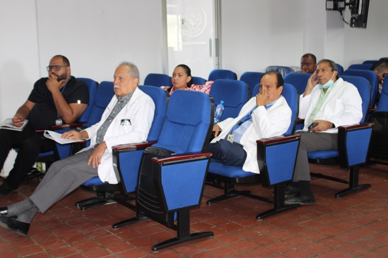 Comisión de Salud de la JD inicia gira en instalaciones de la CSS en ...