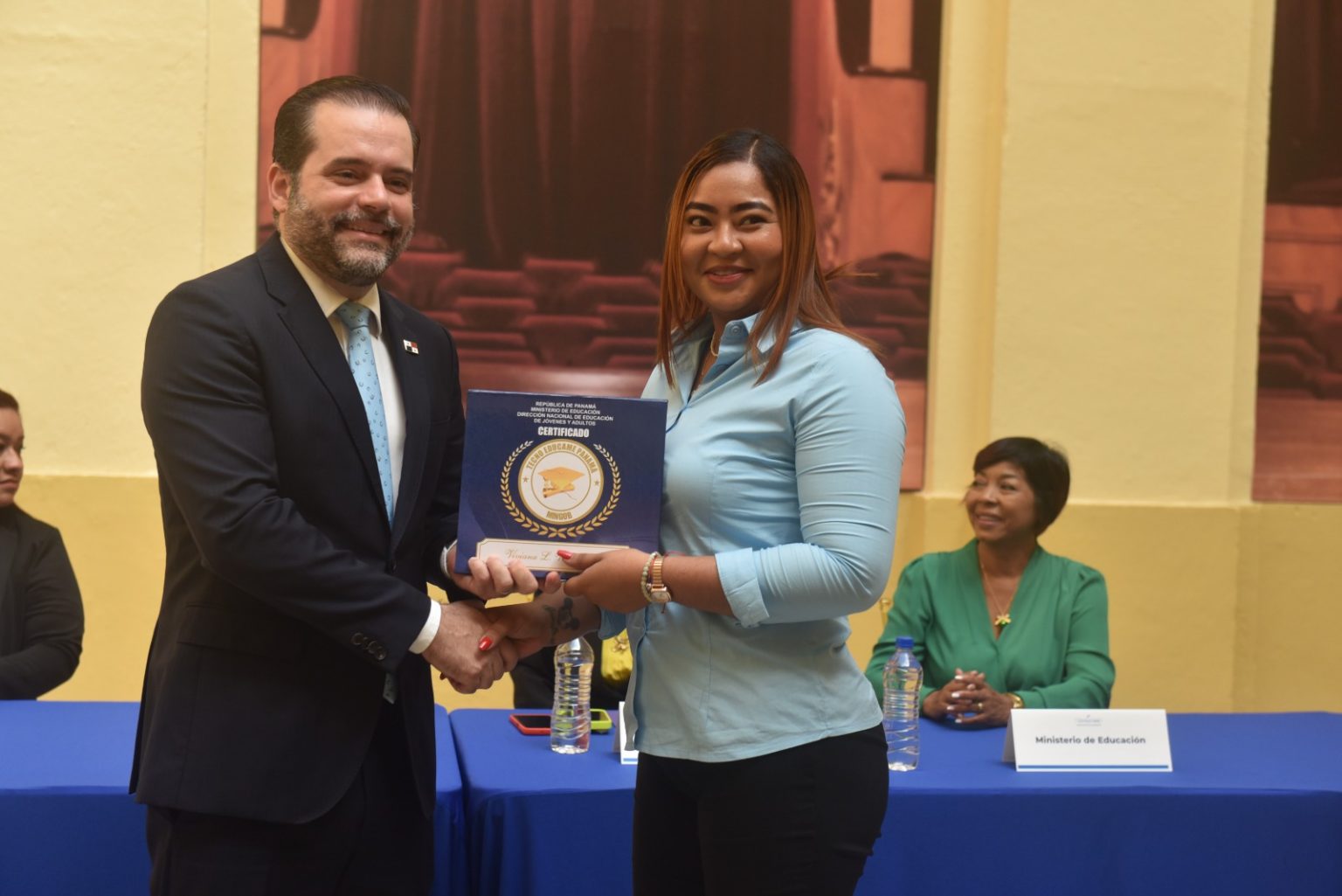 ¡Querer es poder! Funcionarios se gradúan de secundaria en programa Tecno Edúcame – CSS Noticias